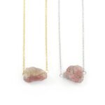 'Raw stone' ketting rozenkwarts - zilver of goud staal kettinkjes