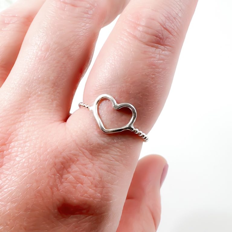 Zilveren ring met hartje • Handgemaakte zilveren ringen